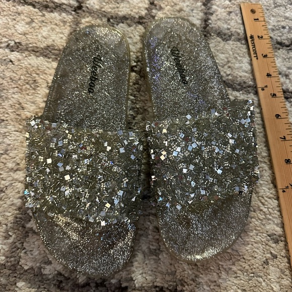 Weeboo | Shoes | Euc Weeboo Womens Jelly Slide Sandals Silver ...